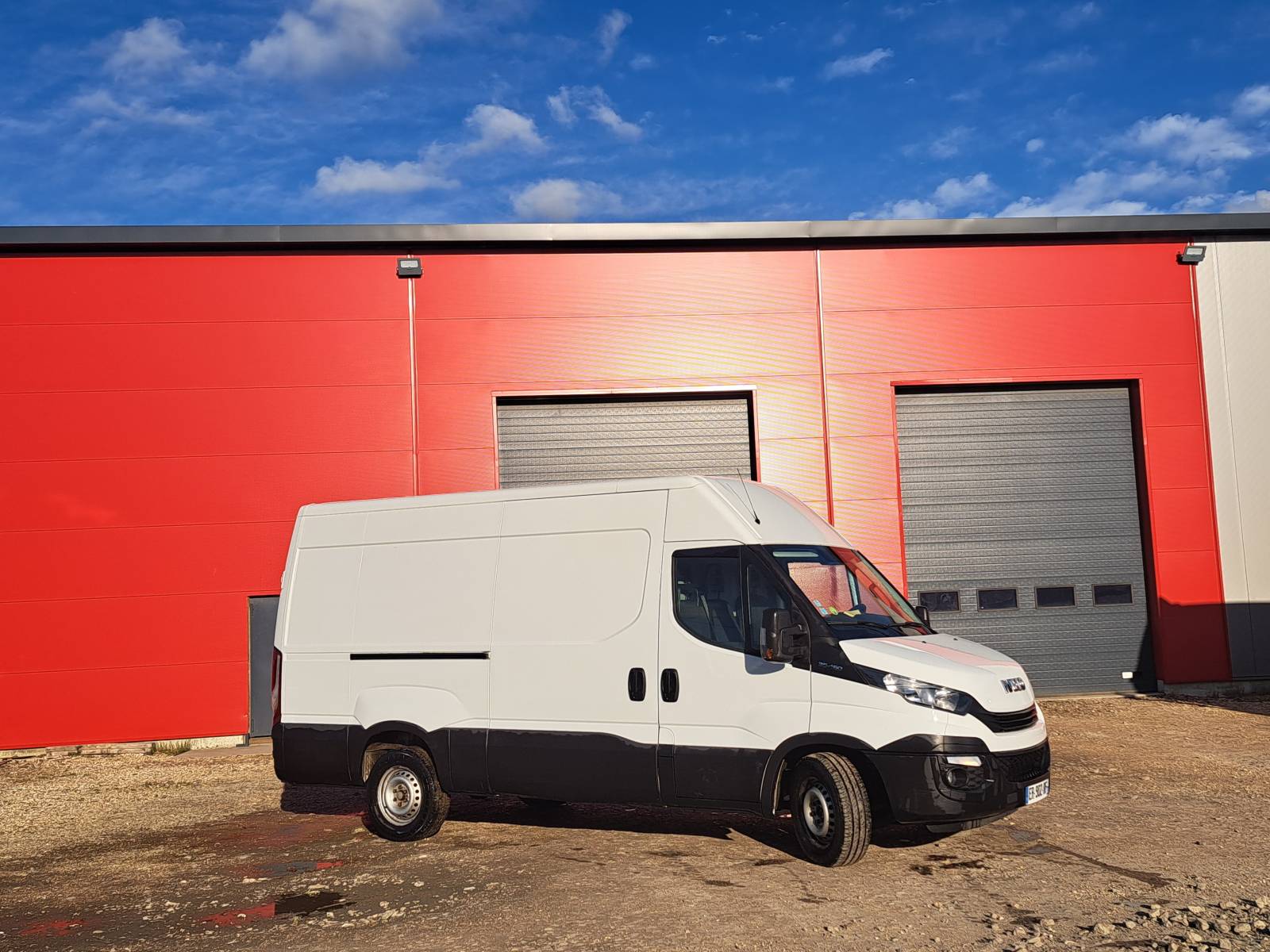 Tarifs pour la location d'utilitaires pour votre logistique près de ...